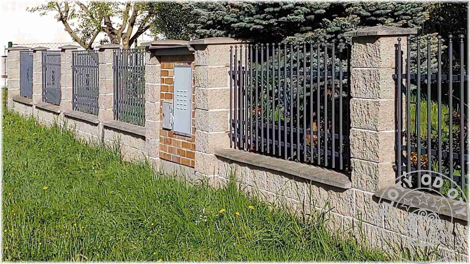 Ukázka z realizací kovových plotů (www.plotyodoty.cz)