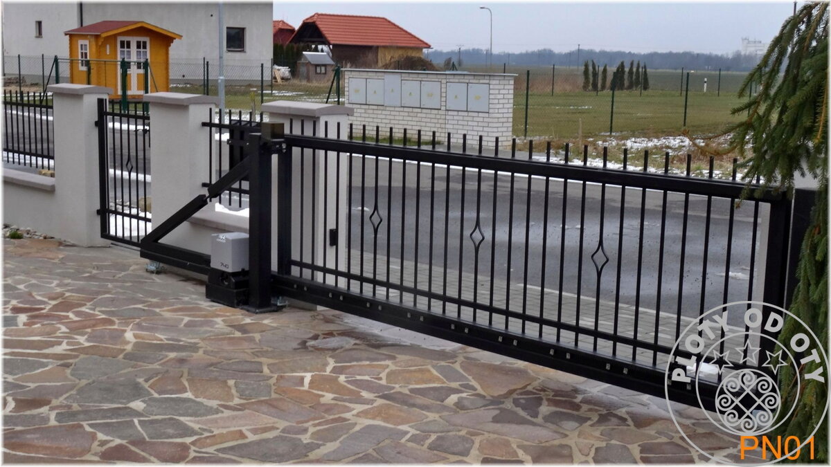 Kovové brány samonosné (www.plotyodoty.cz)