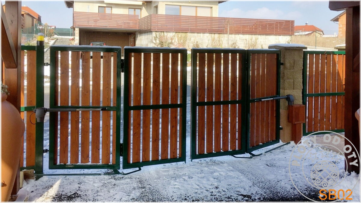 Kovové brány dvoukřídlé a čtyřkřídlé skládací (www.plotyodoty.cz)